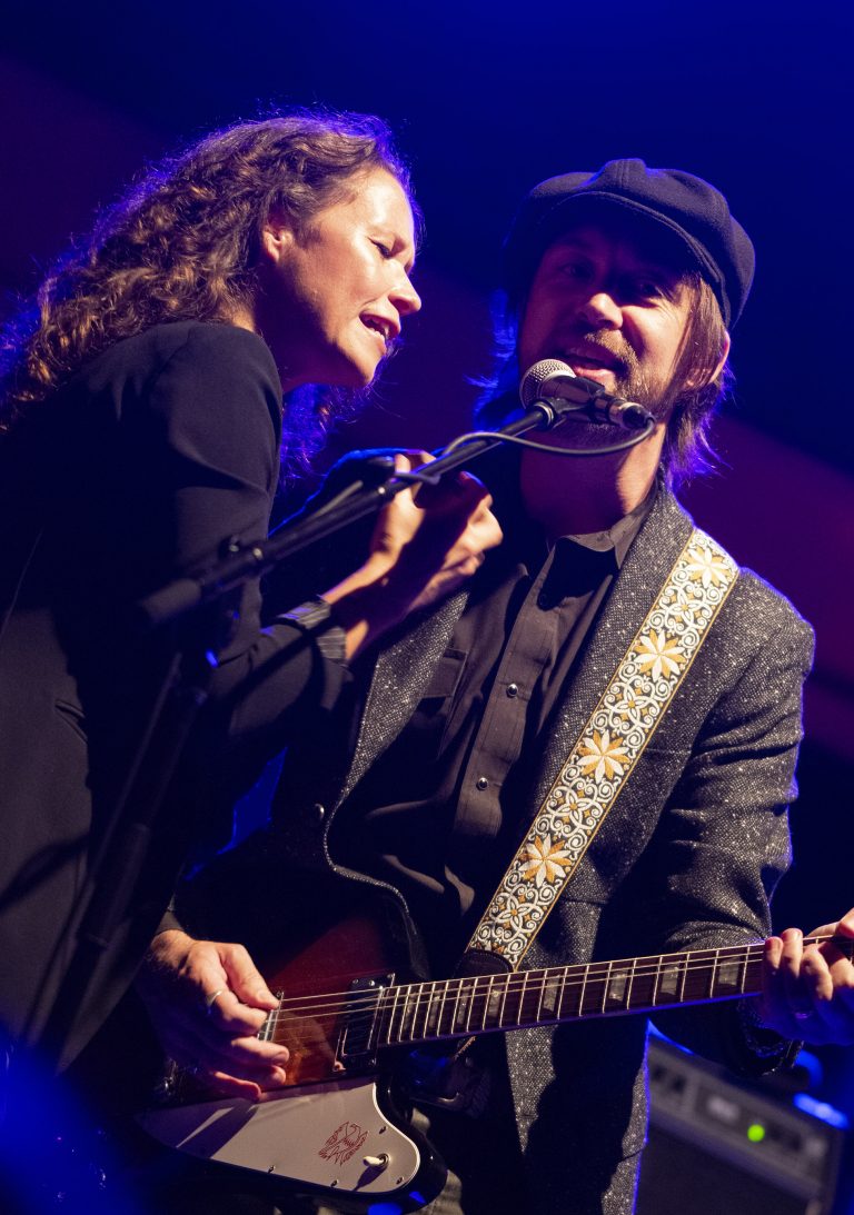THE JAYHAWKS AND SARAH LEE GUTHRIE IN BETHLEHEM - Highway 81 Revisited